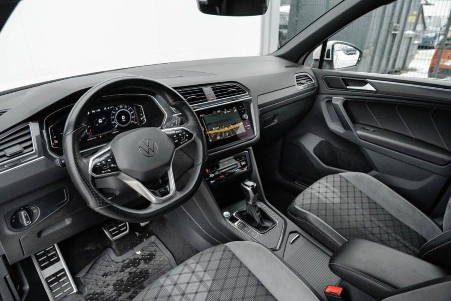 White Volkswagen Tiguan 2021 in Riga, with an engine capacity of 1.40 L and mileage of 126 thousand km for 28650 €, photo 8 on AUTOMOTO.COM.LV