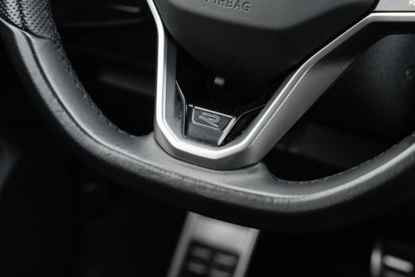 White Volkswagen Tiguan 2021 in Riga, with an engine capacity of 1.40 L and mileage of 126 thousand km for 28650 €, photo 11 on AUTOMOTO.COM.LV