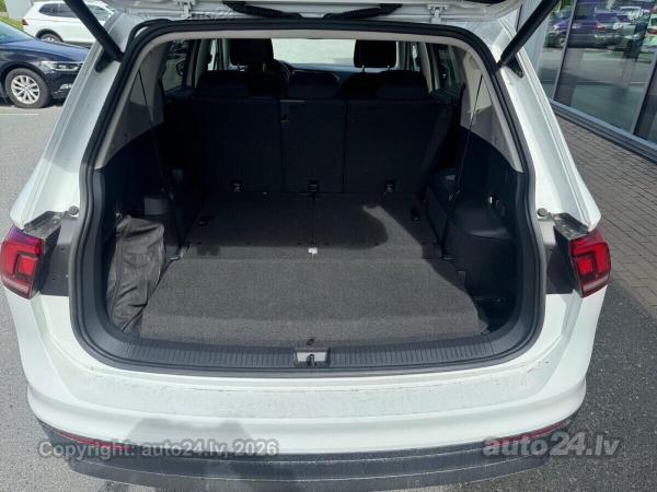 Balts Volkswagen Tiguan 2022 Tallina, ar dzinēja tilpumu 1.50 L un nobraukumu 74 tūkst. km par 25900 €, foto 5 vietnē AUTOMOTO.COM.LV