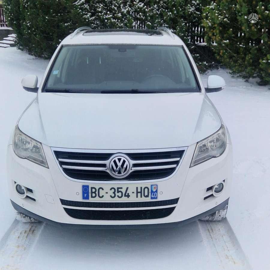 White Volkswagen Tiguan 2010 in Utena, with an engine capacity of 1.97 L and mileage of 287 thousand km for 5950 €, photo 1 on AUTOMOTO.COM.LV