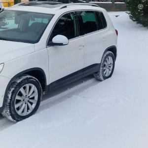 White Volkswagen Tiguan 2010 in Utena, with an engine capacity of 1.97 L and mileage of 287 thousand km for 5950 €, photo 2 on AUTOMOTO.COM.LV