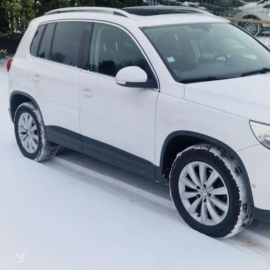 White Volkswagen Tiguan 2010 in Utena, with an engine capacity of 1.97 L and mileage of 287 thousand km for 5950 €, photo 3 on AUTOMOTO.COM.LV