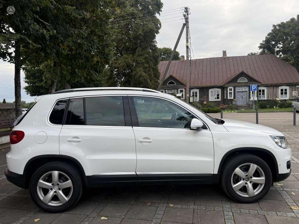 Volkswagen Tiguan 2012 Kauņa vietnē Balts Volkswagen Tiguan 2012 Kauņa, ar dzinēja tilpumu 1.40 L un nobraukumu 207 tūkst. km par 6700 €, foto 8 vietnē AUTOMOTO.COM.LV