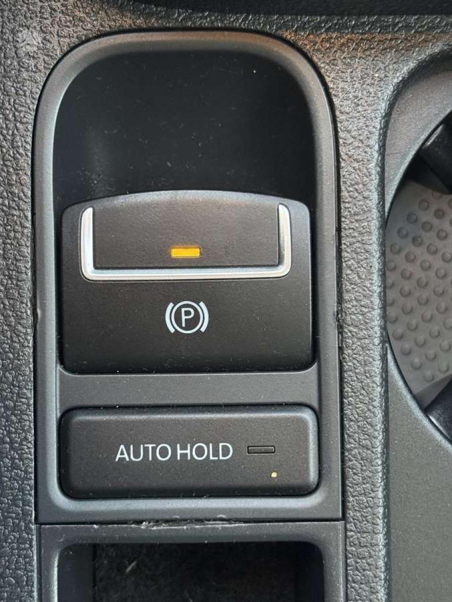 White Volkswagen Tiguan 2012 in Kaunas, with an engine capacity of 1.40 L and mileage of 207 thousand km for 6700 €, photo 22 on AUTOMOTO.COM.LV