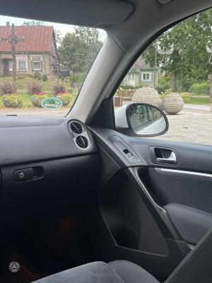 White Volkswagen Tiguan 2012 in Kaunas, with an engine capacity of 1.40 L and mileage of 207 thousand km for 6700 €, photo 25 on AUTOMOTO.COM.LV