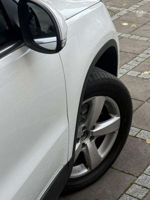 White Volkswagen Tiguan 2012 in Kaunas, with an engine capacity of 1.40 L and mileage of 207 thousand km for 6700 €, photo 33 on AUTOMOTO.COM.LV