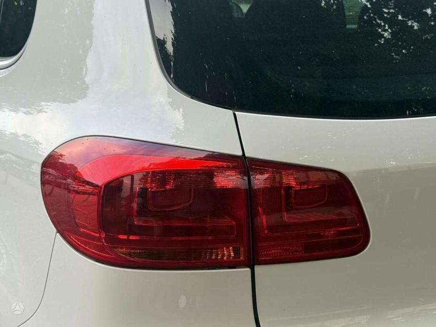 White Volkswagen Tiguan 2012 in Kaunas, with an engine capacity of 1.40 L and mileage of 207 thousand km for 6700 €, photo 39 on AUTOMOTO.COM.LV