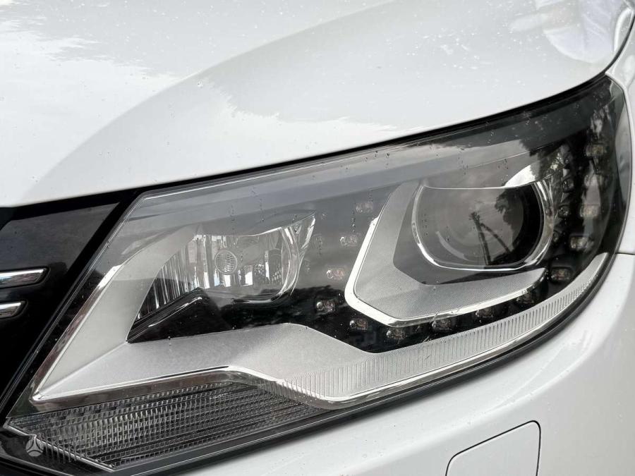 White Volkswagen Tiguan 2012 in Kaunas, with an engine capacity of 1.40 L and mileage of 207 thousand km for 6700 €, photo 44 on AUTOMOTO.COM.LV