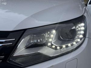 White Volkswagen Tiguan 2012 in Kaunas, with an engine capacity of 1.40 L and mileage of 207 thousand km for 6700 €, photo 45 on AUTOMOTO.COM.LV