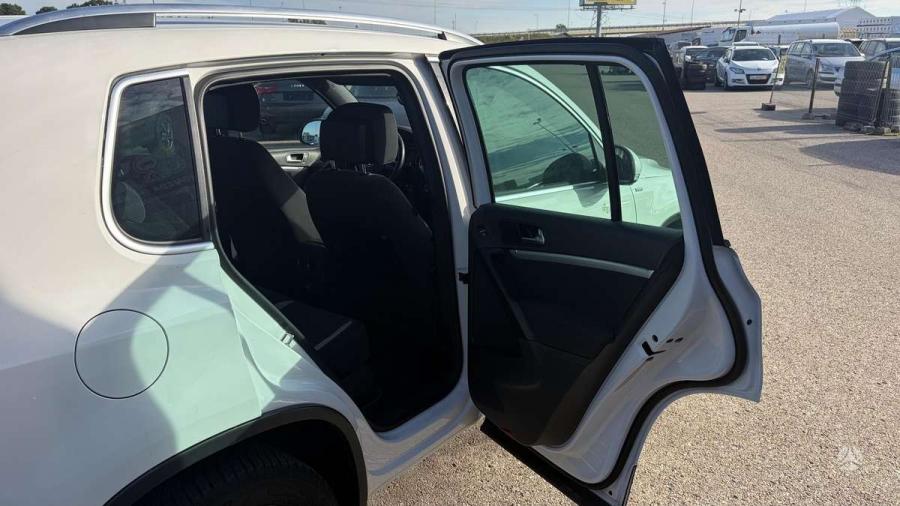 Balts Volkswagen Tiguan 2013 Marijampole, ar dzinēja tilpumu 2.00 L un nobraukumu 265 tūkst. km par 6399 €, foto 30 vietnē AUTOMOTO.COM.LV