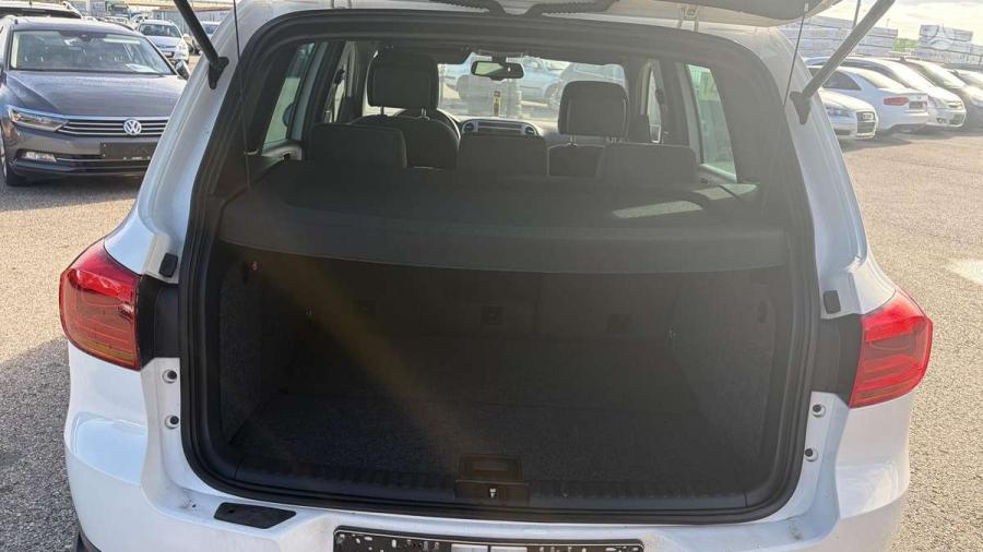 Balts Volkswagen Tiguan 2013 Marijampole, ar dzinēja tilpumu 2.00 L un nobraukumu 265 tūkst. km par 6399 €, foto 33 vietnē AUTOMOTO.COM.LV