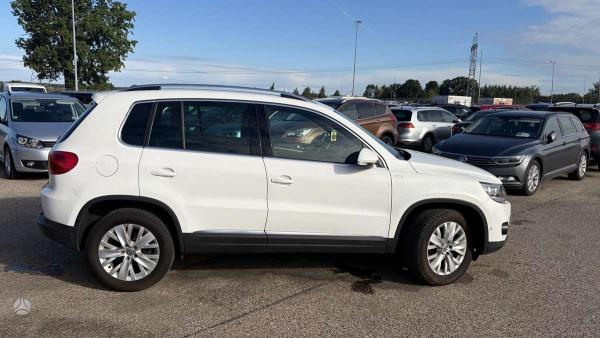 White Volkswagen Tiguan 2013 in Marijampole, with an engine capacity of 2.00 L and mileage of 265 thousand km for 6399 €, photo 7 on AUTOMOTO.COM.LV