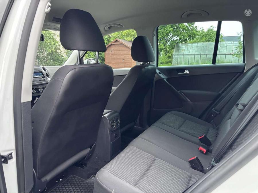 White Volkswagen Tiguan 2014 in Gargzdai, with an engine capacity of 1.40 L and mileage of 148 thousand km for 9299 €, photo 13 on AUTOMOTO.COM.LV