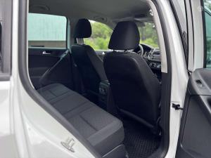 White Volkswagen Tiguan 2014 in Gargzdai, with an engine capacity of 1.40 L and mileage of 148 thousand km for 9299 €, photo 15 on AUTOMOTO.COM.LV