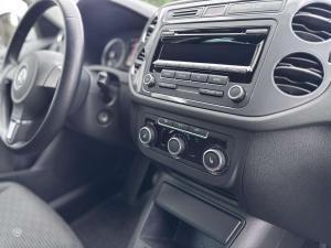 White Volkswagen Tiguan 2014 in Gargzdai, with an engine capacity of 1.40 L and mileage of 148 thousand km for 9299 €, photo 20 on AUTOMOTO.COM.LV