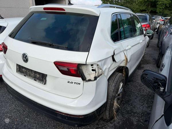 White Volkswagen Tiguan 2016 in Ukmerge, with an engine capacity of 0.00 L and mileage of 300 thousand km for 6650 €, photo 2 on AUTOMOTO.COM.LV