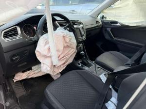 White Volkswagen Tiguan 2016 in Ukmerge, with an engine capacity of 0.00 L and mileage of 300 thousand km for 6650 €, photo 5 on AUTOMOTO.COM.LV