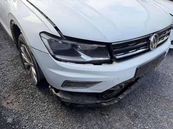 White Volkswagen Tiguan 2016 in Ukmerge, with an engine capacity of 0.00 L and mileage of 300 thousand km for 6650 €, photo 7 on AUTOMOTO.COM.LV