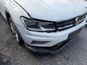 White Volkswagen Tiguan 2016 in Ukmerge, with an engine capacity of 0.00 L and mileage of 300 thousand km for 6650 €, photo 8 on AUTOMOTO.COM.LV