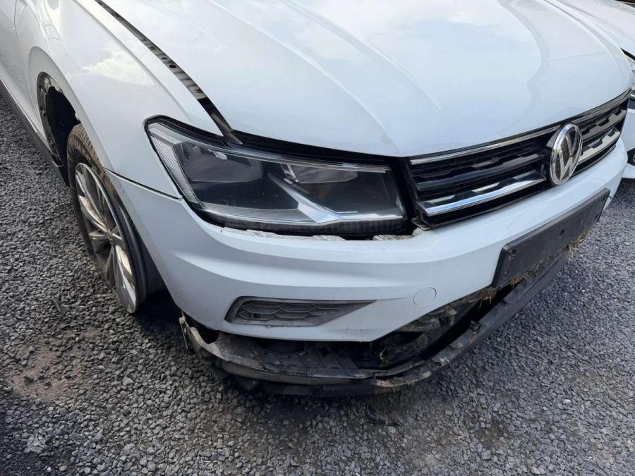 White Volkswagen Tiguan 2016 in Ukmerge, with an engine capacity of 0.00 L and mileage of 300 thousand km for 6650 €, photo 8 on AUTOMOTO.COM.LV