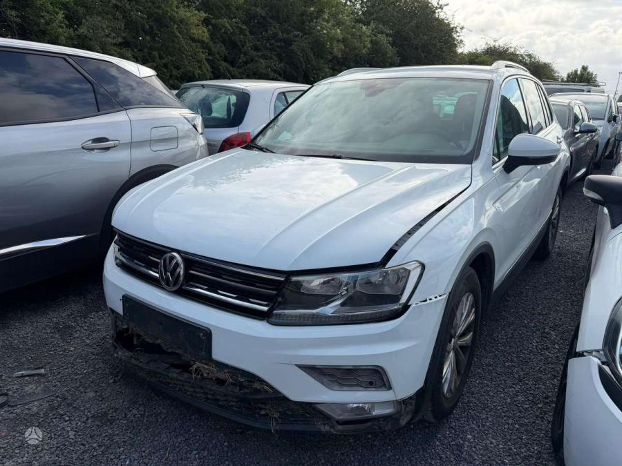 White Volkswagen Tiguan 2016 in Ukmerge, with an engine capacity of 0.00 L and mileage of 300 thousand km for 6650 €, photo 9 on AUTOMOTO.COM.LV