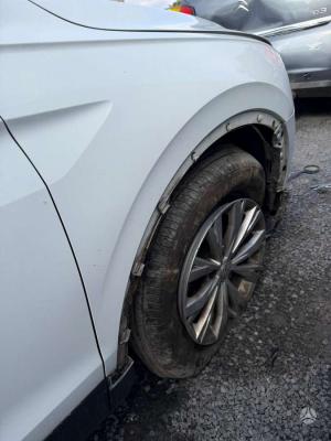 White Volkswagen Tiguan 2016 in Ukmerge, with an engine capacity of 0.00 L and mileage of 300 thousand km for 6650 €, photo 10 on AUTOMOTO.COM.LV