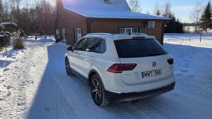 White Volkswagen Tiguan 2017 in Taurage, with an engine capacity of 1.97 L and mileage of 253 thousand km for 15200 €, photo 4 on AUTOMOTO.COM.LV