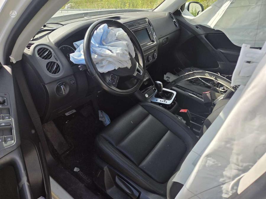 Balts Volkswagen Tiguan 2017 Jonava, ar dzinēja tilpumu 2.00 L un nobraukumu 48 tūkst. km par 2200 €, foto 3 vietnē AUTOMOTO.COM.LV