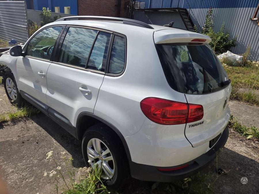 Balts Volkswagen Tiguan 2017 Jonava, ar dzinēja tilpumu 2.00 L un nobraukumu 48 tūkst. km par 2200 €, foto 4 vietnē AUTOMOTO.COM.LV