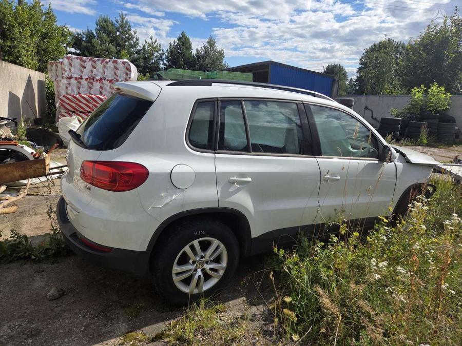 Balts Volkswagen Tiguan 2017 Jonava, ar dzinēja tilpumu 2.00 L un nobraukumu 48 tūkst. km par 2200 €, foto 5 vietnē AUTOMOTO.COM.LV