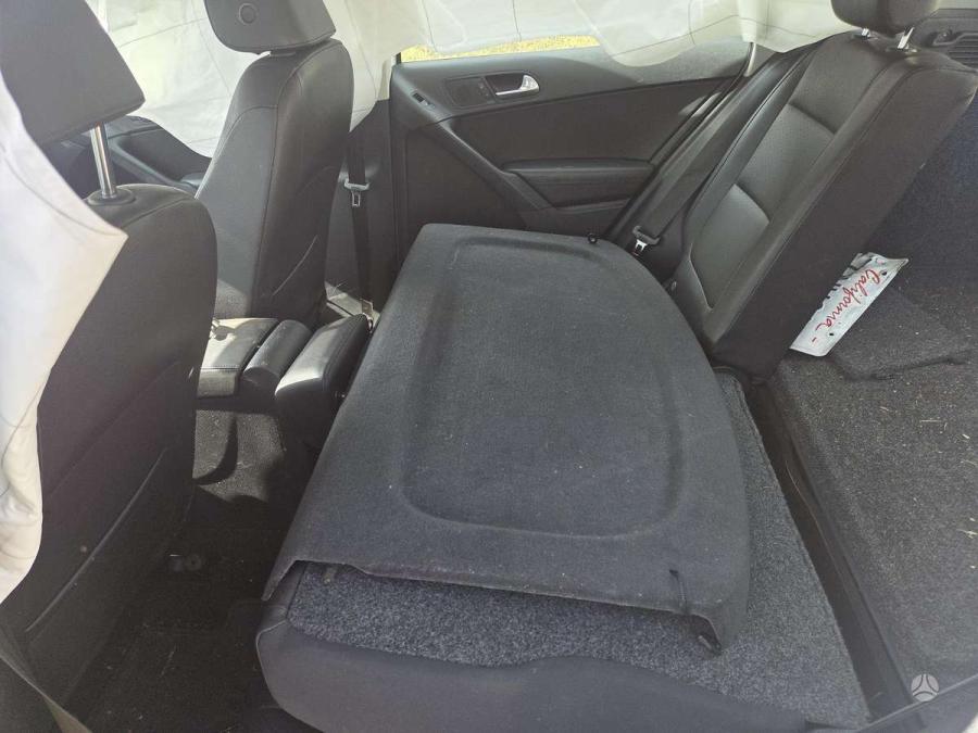 Balts Volkswagen Tiguan 2017 Jonava, ar dzinēja tilpumu 2.00 L un nobraukumu 48 tūkst. km par 2200 €, foto 7 vietnē AUTOMOTO.COM.LV