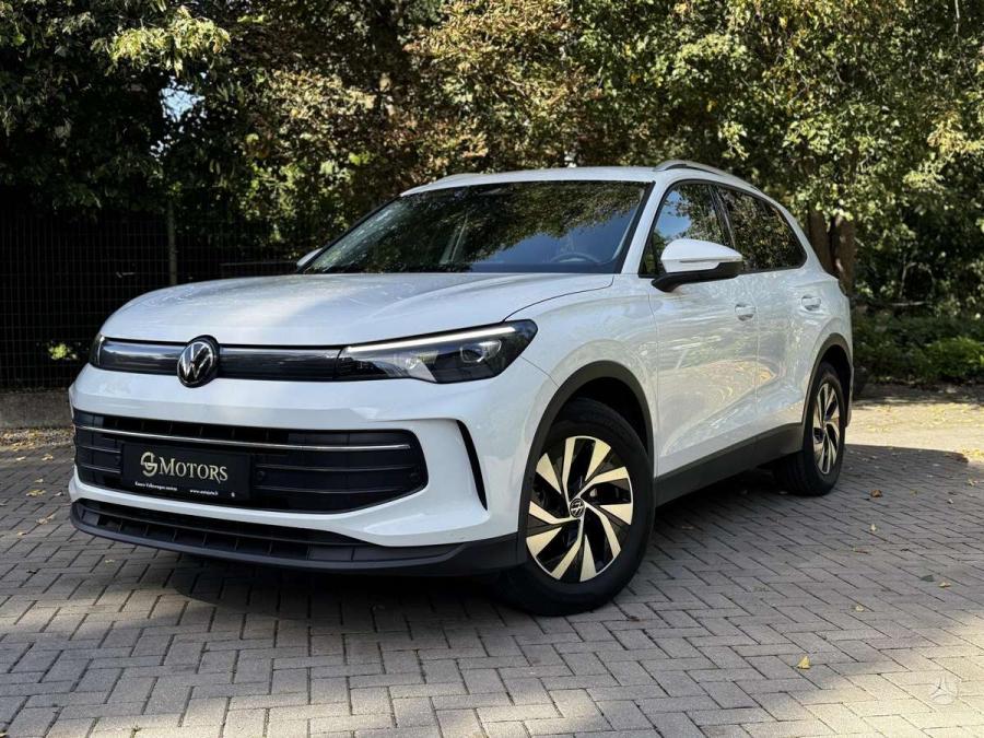 White Volkswagen Tiguan 2024 in Kaunas, with an engine capacity of 1.50 L and mileage of 74 thousand km for 27300 €, photo 1 on AUTOMOTO.COM.LV