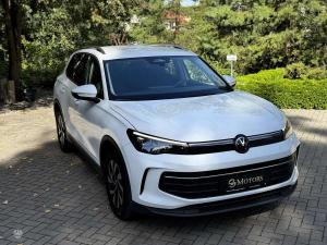 White Volkswagen Tiguan 2024 in Kaunas, with an engine capacity of 1.50 L and mileage of 74 thousand km for 27300 €, photo 3 on AUTOMOTO.COM.LV