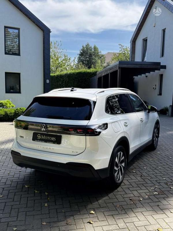 White Volkswagen Tiguan 2024 in Kaunas, with an engine capacity of 1.50 L and mileage of 74 thousand km for 27300 €, photo 5 on AUTOMOTO.COM.LV
