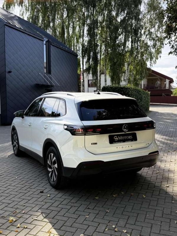 White Volkswagen Tiguan 2024 in Kaunas, with an engine capacity of 1.50 L and mileage of 74 thousand km for 27300 €, photo 6 on AUTOMOTO.COM.LV
