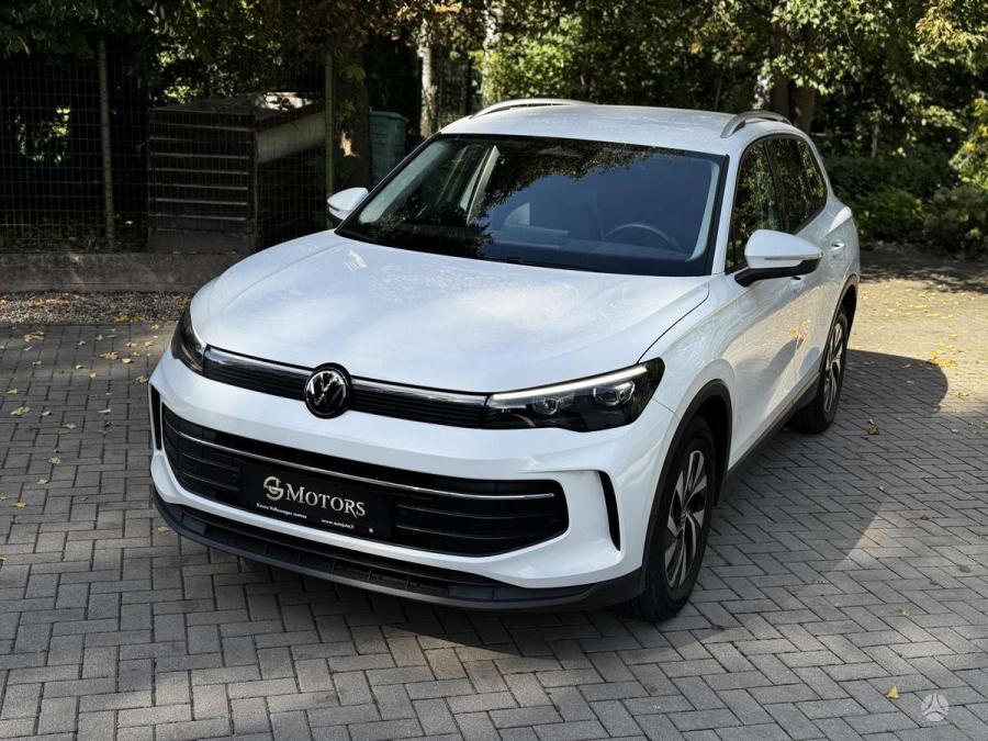 White Volkswagen Tiguan 2024 in Kaunas, with an engine capacity of 1.50 L and mileage of 74 thousand km for 27300 €, photo 7 on AUTOMOTO.COM.LV