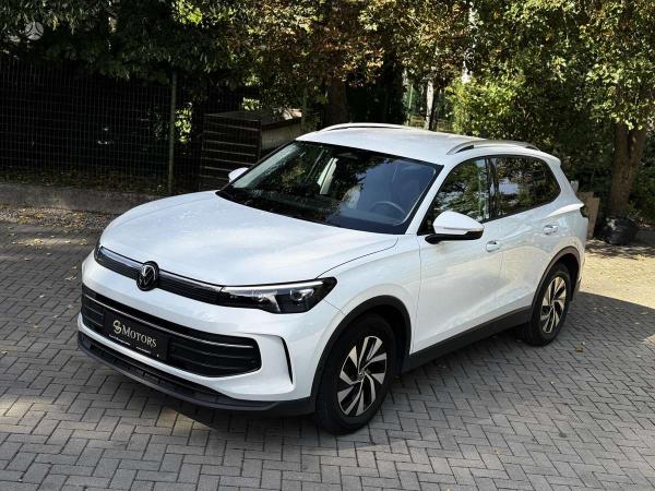 White Volkswagen Tiguan 2024 in Kaunas, with an engine capacity of 1.50 L and mileage of 74 thousand km for 27300 €, photo 8 on AUTOMOTO.COM.LV