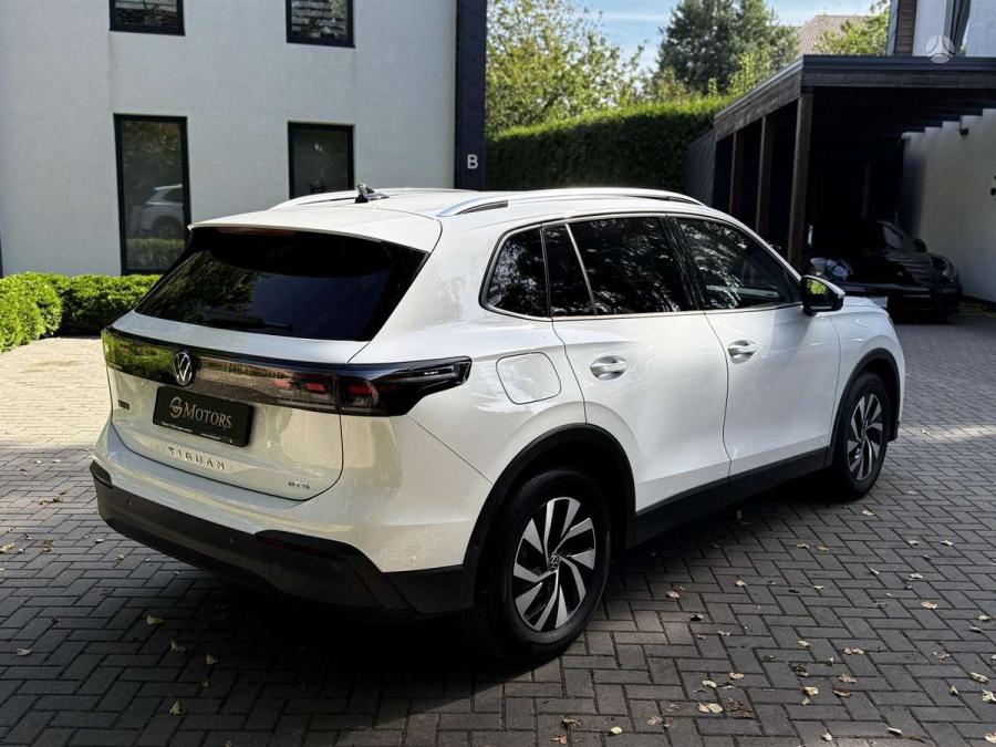 White Volkswagen Tiguan 2024 in Kaunas, with an engine capacity of 1.50 L and mileage of 74 thousand km for 27300 €, photo 11 on AUTOMOTO.COM.LV