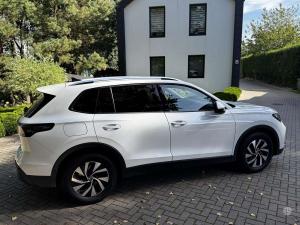 White Volkswagen Tiguan 2024 in Kaunas, with an engine capacity of 1.50 L and mileage of 74 thousand km for 27300 €, photo 12 on AUTOMOTO.COM.LV