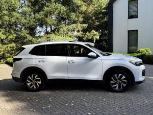 White Volkswagen Tiguan 2024 in Kaunas, with an engine capacity of 1.50 L and mileage of 74 thousand km for 27300 €, photo 13 on AUTOMOTO.COM.LV