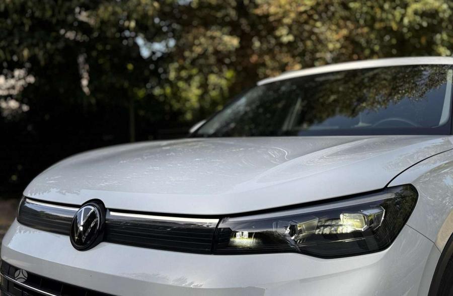 White Volkswagen Tiguan 2024 in Kaunas, with an engine capacity of 1.50 L and mileage of 74 thousand km for 27300 €, photo 14 on AUTOMOTO.COM.LV