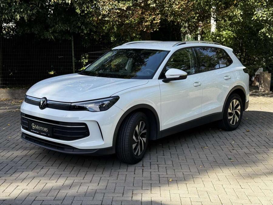 White Volkswagen Tiguan 2024 in Kaunas, with an engine capacity of 1.50 L and mileage of 74 thousand km for 27300 €, photo 15 on AUTOMOTO.COM.LV
