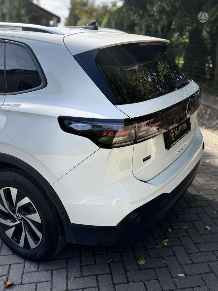 White Volkswagen Tiguan 2024 in Kaunas, with an engine capacity of 1.50 L and mileage of 74 thousand km for 27300 €, photo 16 on AUTOMOTO.COM.LV