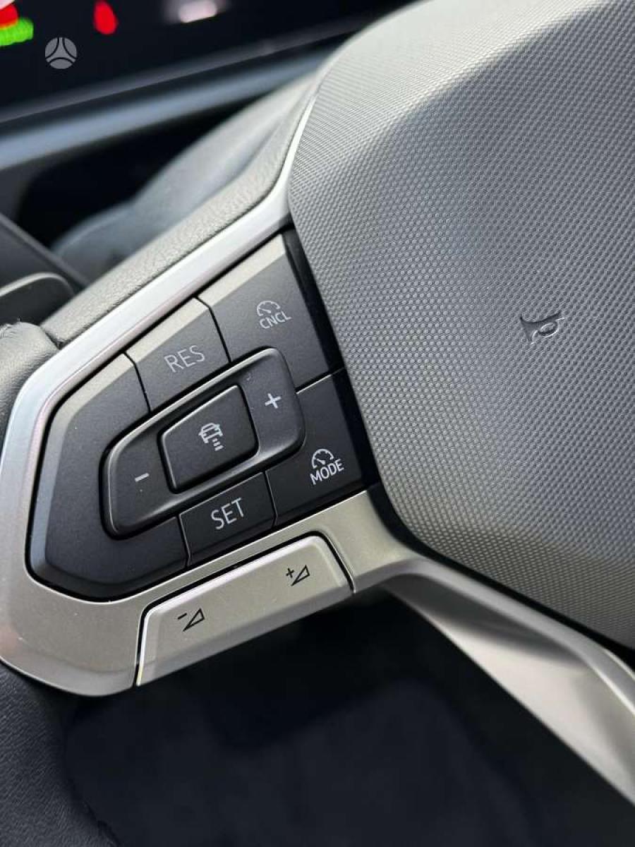 White Volkswagen Tiguan 2024 in Kaunas, with an engine capacity of 1.50 L and mileage of 74 thousand km for 27300 €, photo 18 on AUTOMOTO.COM.LV