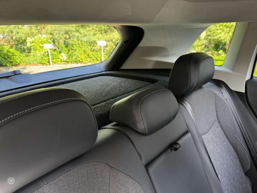 White Volkswagen Tiguan 2024 in Kaunas, with an engine capacity of 1.50 L and mileage of 74 thousand km for 27300 €, photo 24 on AUTOMOTO.COM.LV