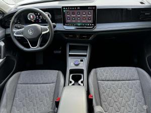 White Volkswagen Tiguan 2024 in Kaunas, with an engine capacity of 1.50 L and mileage of 74 thousand km for 27300 €, photo 25 on AUTOMOTO.COM.LV