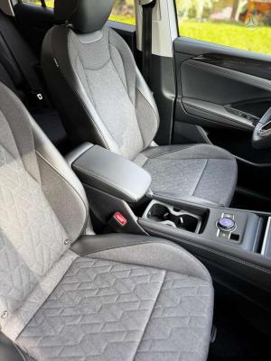 White Volkswagen Tiguan 2024 in Kaunas, with an engine capacity of 1.50 L and mileage of 74 thousand km for 27300 €, photo 26 on AUTOMOTO.COM.LV