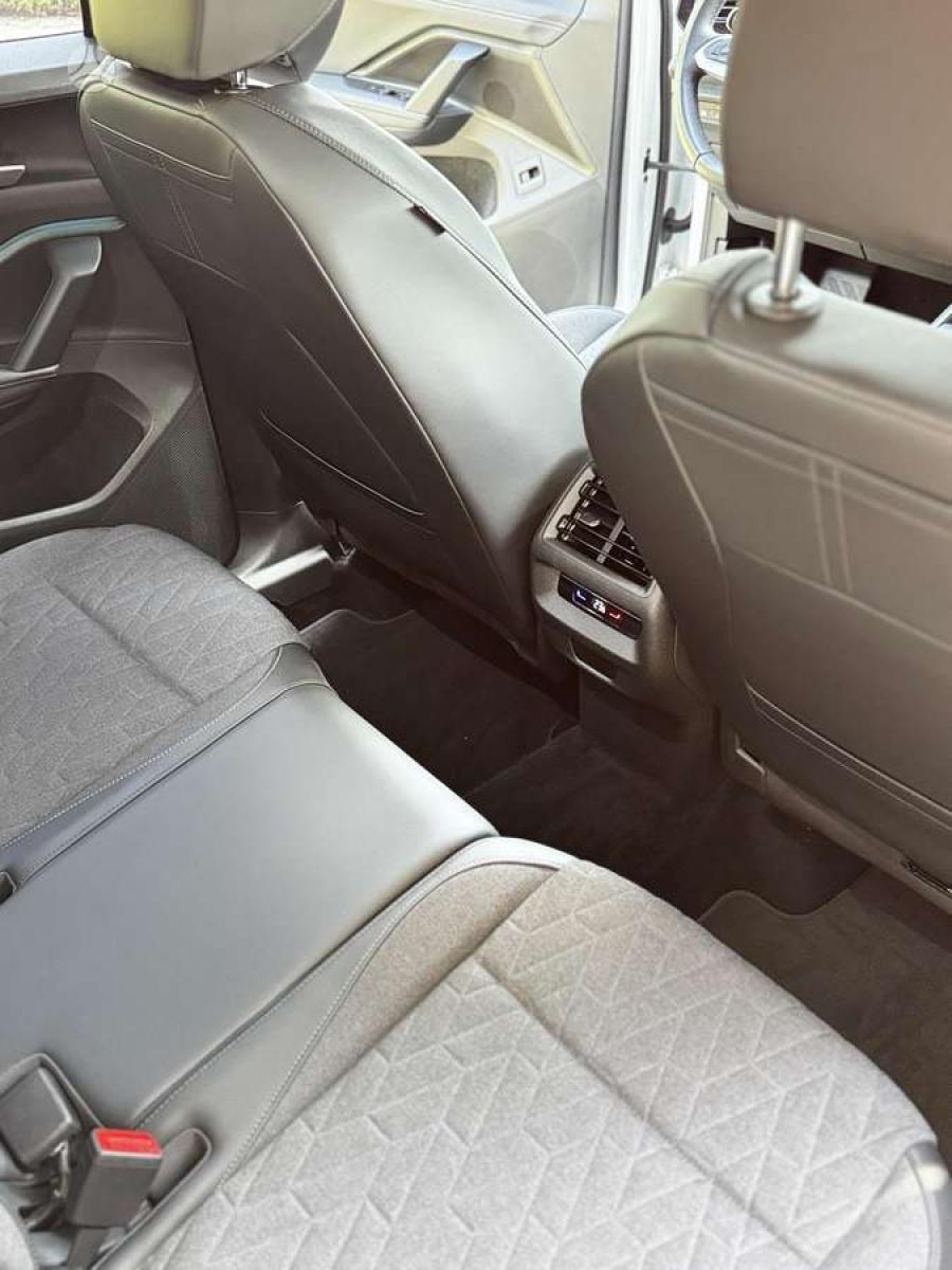 White Volkswagen Tiguan 2024 in Kaunas, with an engine capacity of 1.50 L and mileage of 74 thousand km for 27300 €, photo 29 on AUTOMOTO.COM.LV