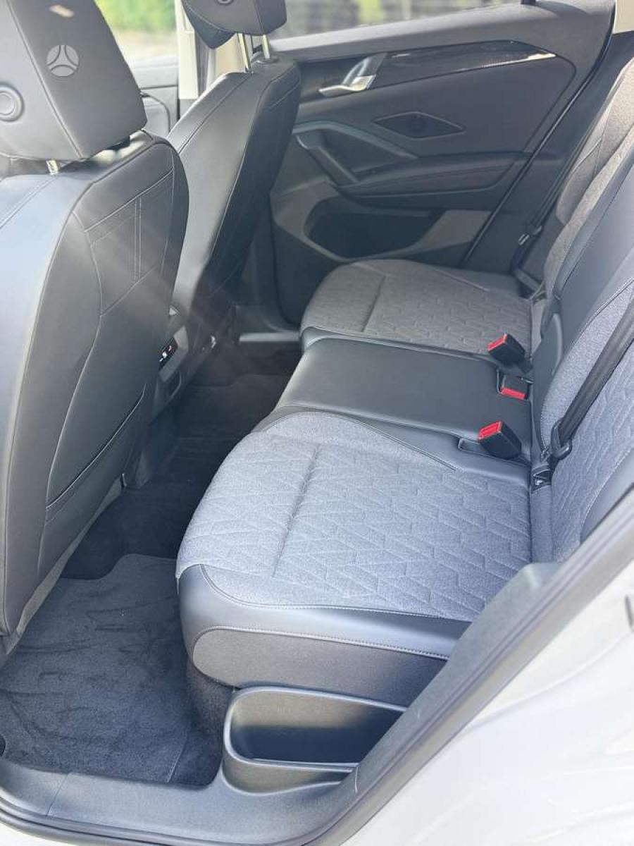 White Volkswagen Tiguan 2024 in Kaunas, with an engine capacity of 1.50 L and mileage of 74 thousand km for 27300 €, photo 33 on AUTOMOTO.COM.LV