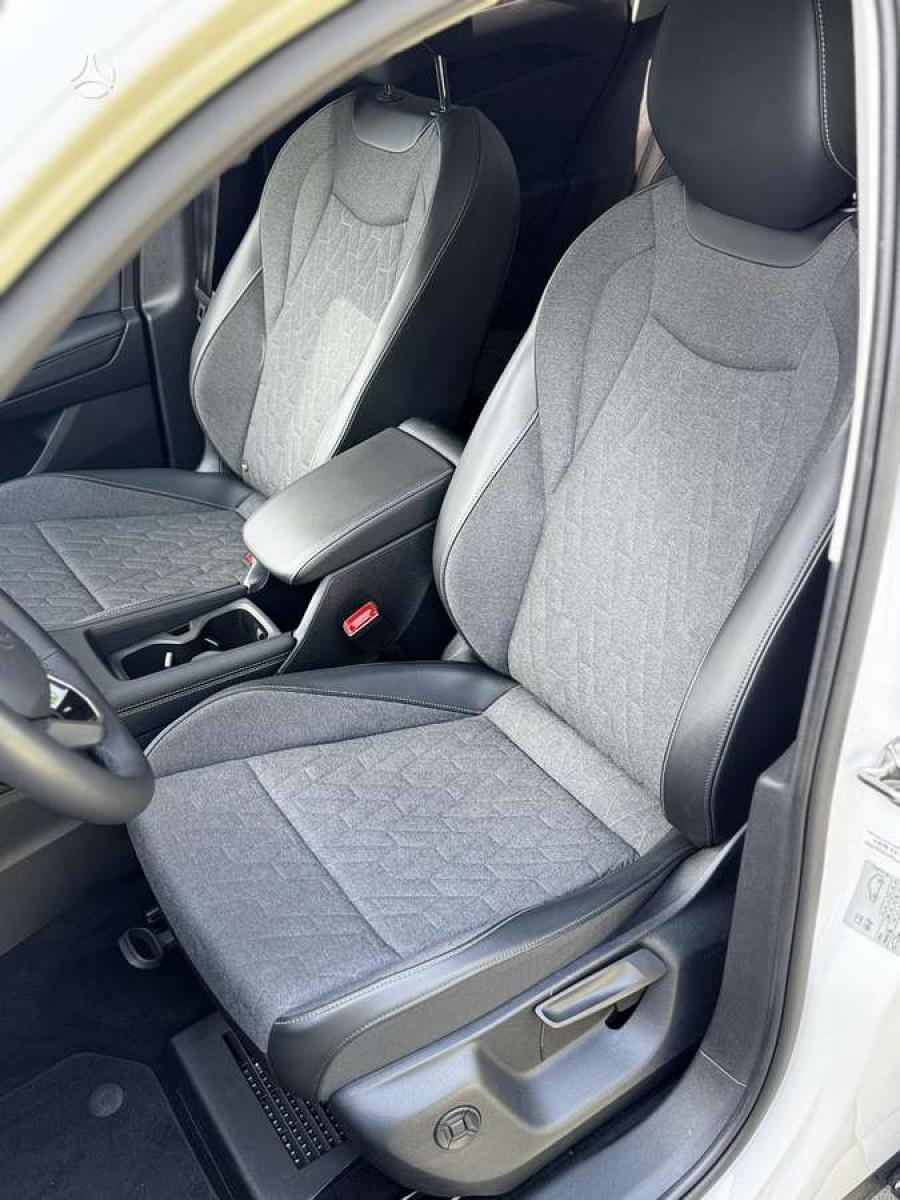 White Volkswagen Tiguan 2024 in Kaunas, with an engine capacity of 1.50 L and mileage of 74 thousand km for 27300 €, photo 34 on AUTOMOTO.COM.LV
